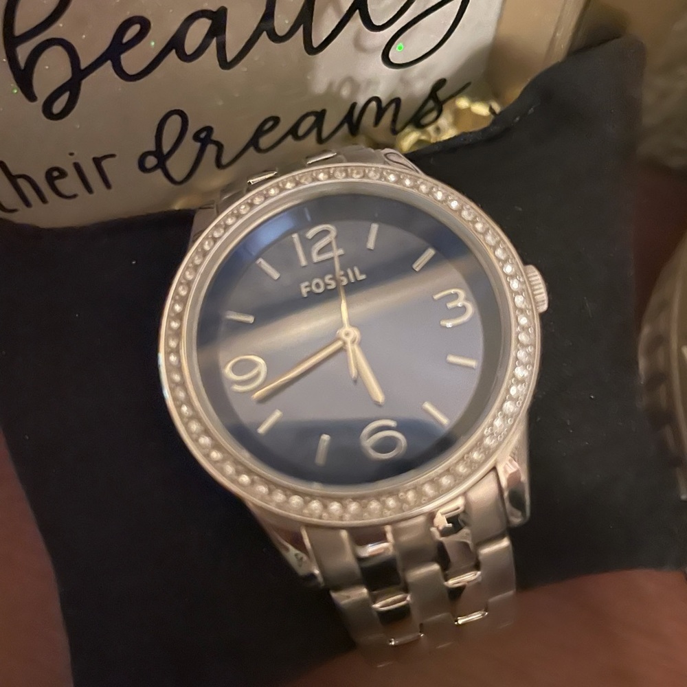 Beautiful Women Fossil Watch.Silver With Blue Face - Gem